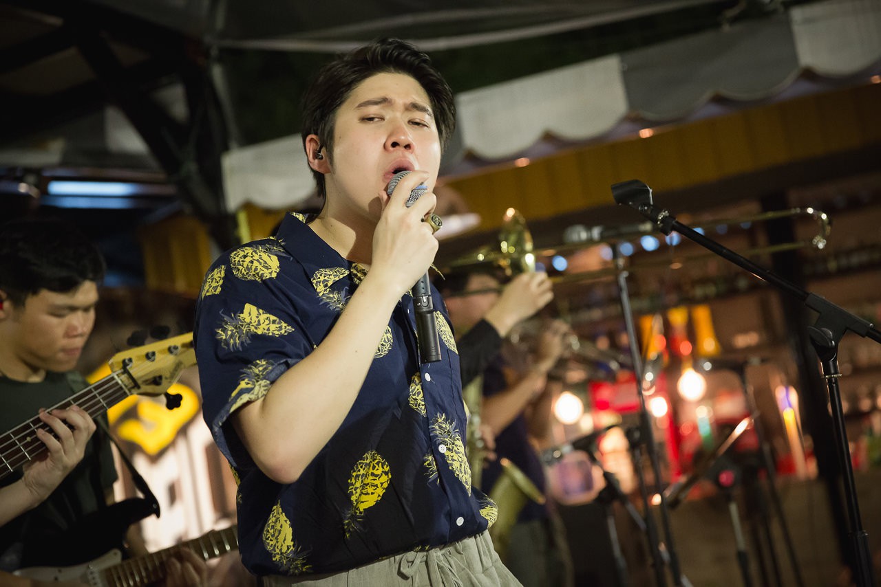 Atom Live Concert at Cubic 63 Ekkamai | Siam2nite