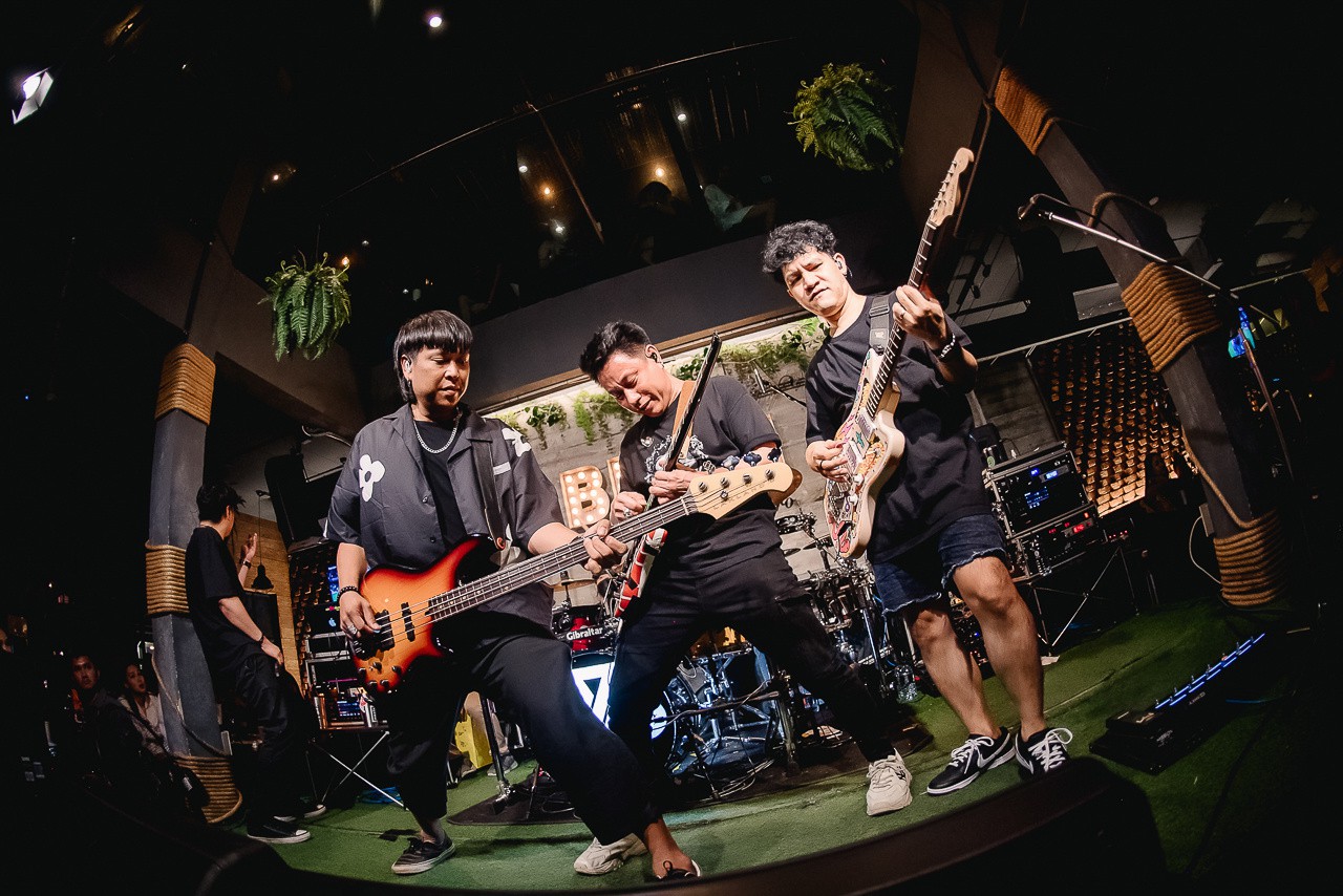 ZEAL at Begin Bar | Siam2nite