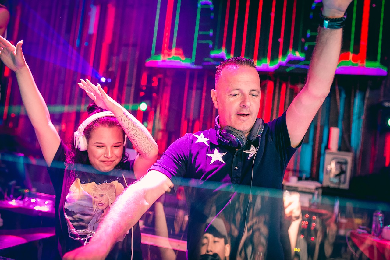 DJ Patrick x DJ Joy Heart at The Club Khaosan | Siam2nite