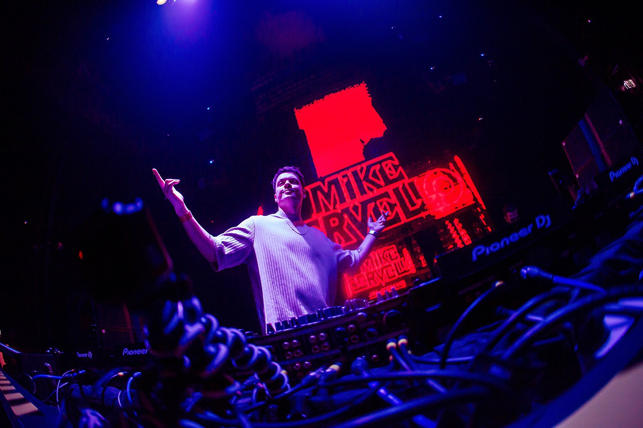 D15 Nights Freestyler นำเสนอ Mike Cervello ที่ บาร์บาร์บาร์ | Siam2nite