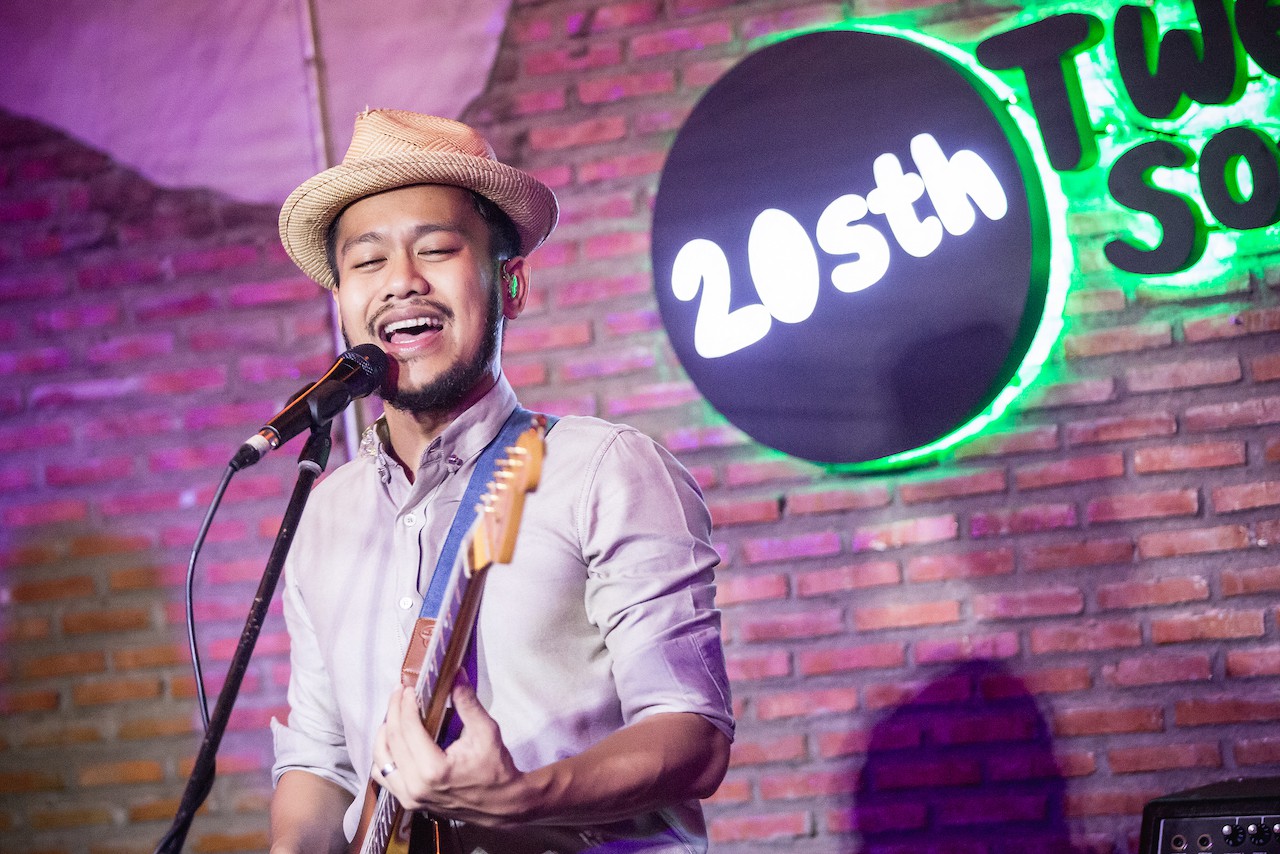 20STH pres. Singto Numchok at 20something Bar | Siam2nite