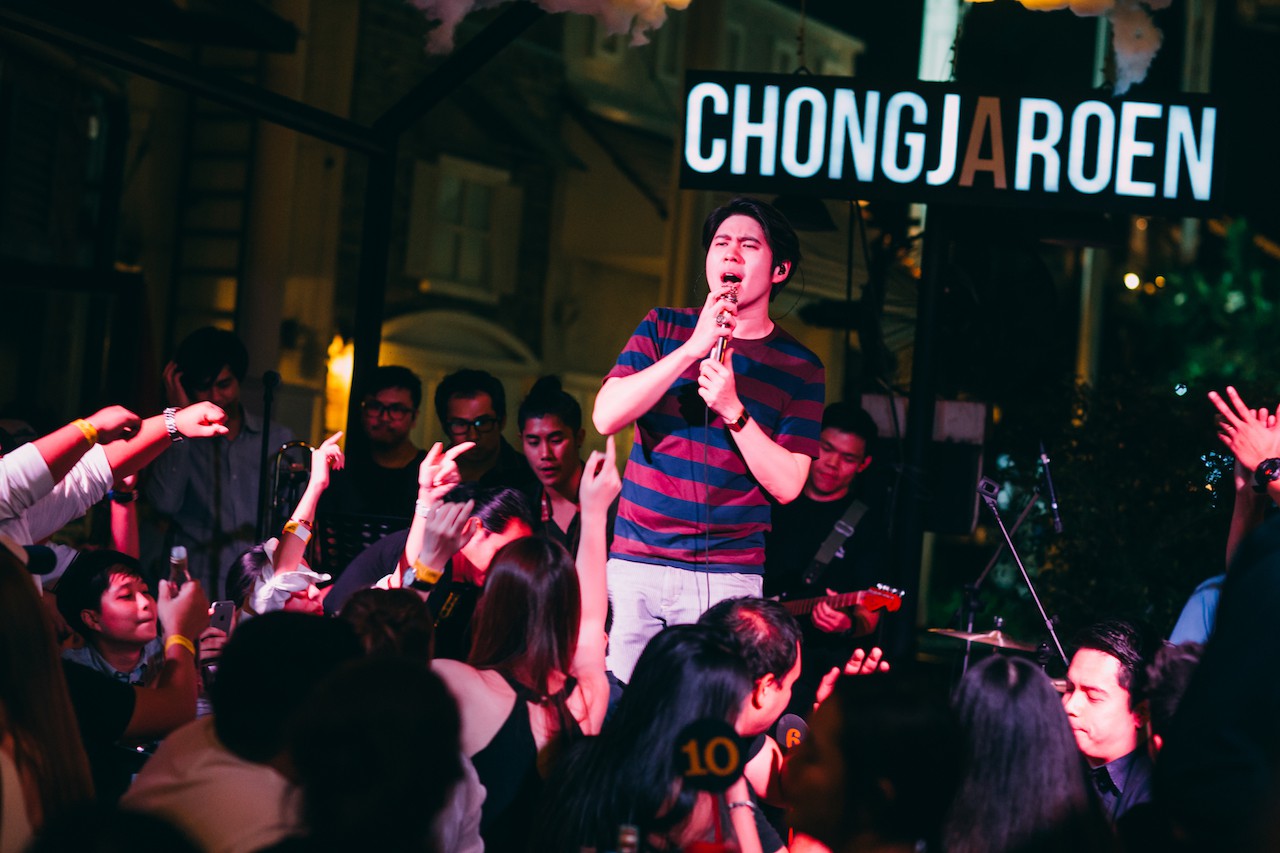 Atom Live Concert at Chongjaroen Festival | Siam2nite