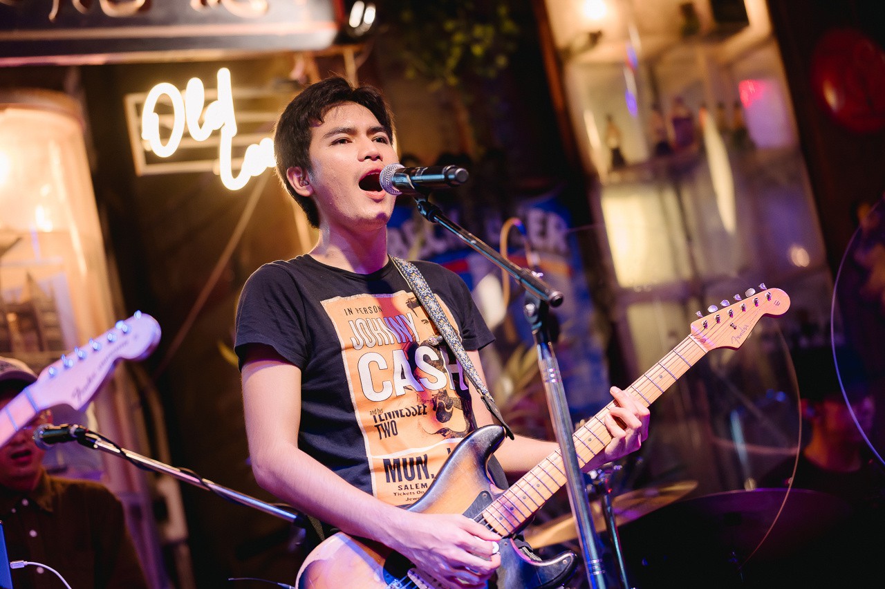 Joey Phuwasit at Old Leng | Siam2nite