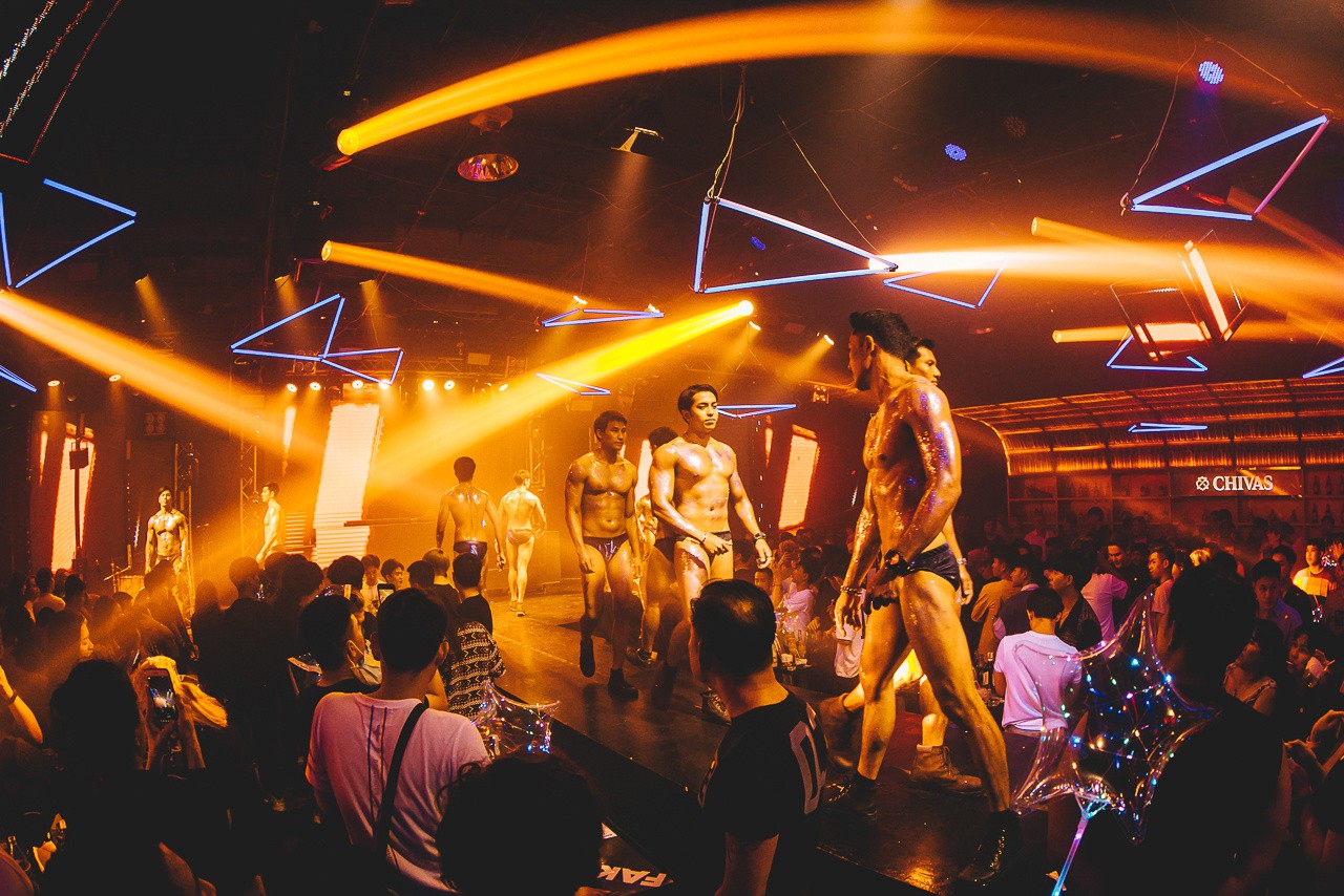 Lost in Space at Fake Club | Siam2nite