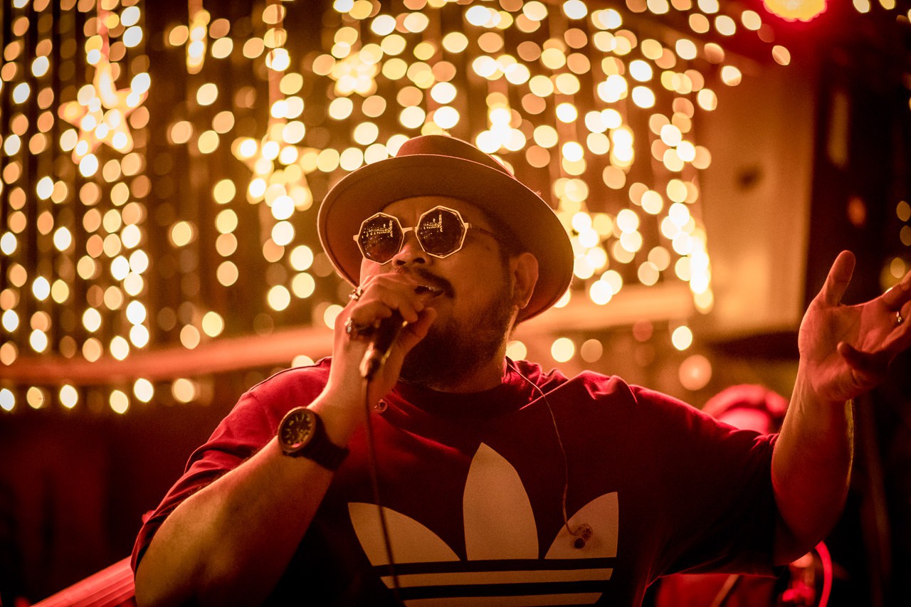 Pop Pongkool at Yellow Bar | Siam2nite