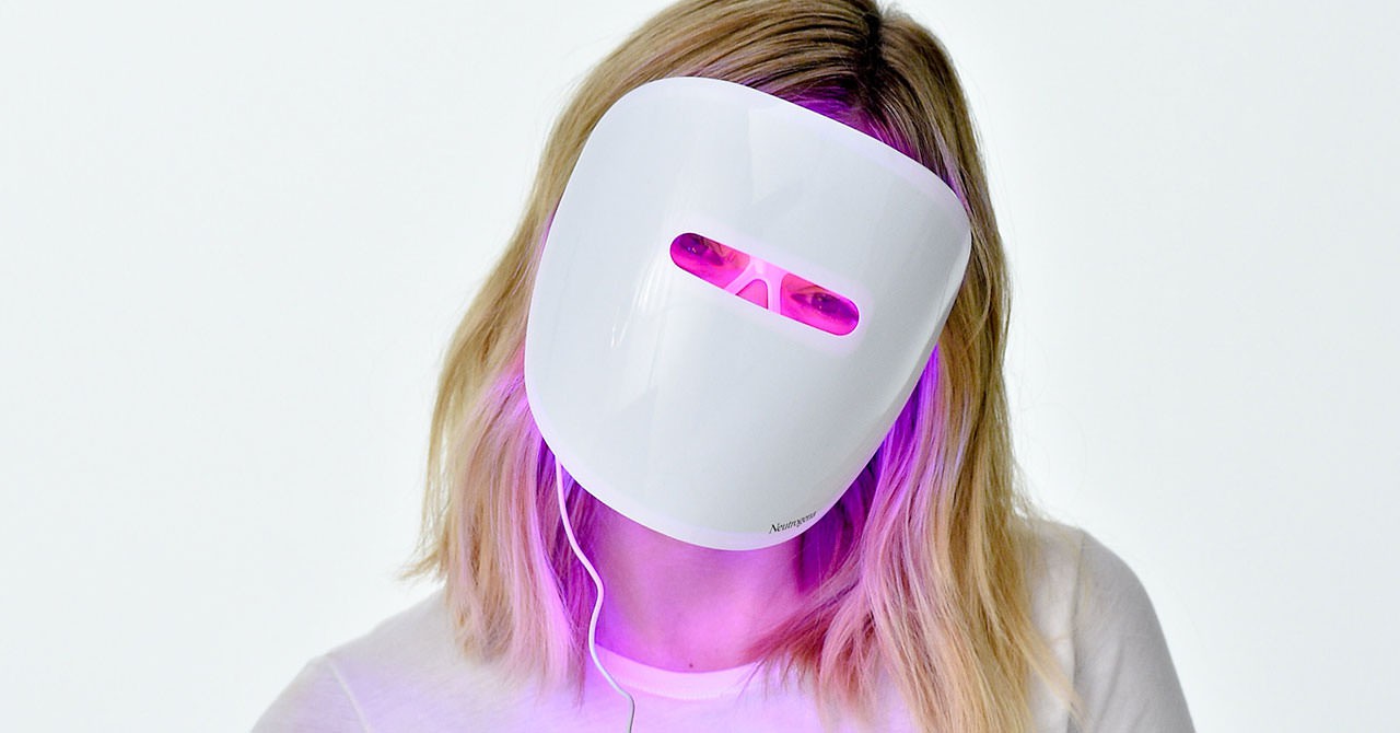 Taking the Fight Against Acne to the next Level: Neutrogena Light ...