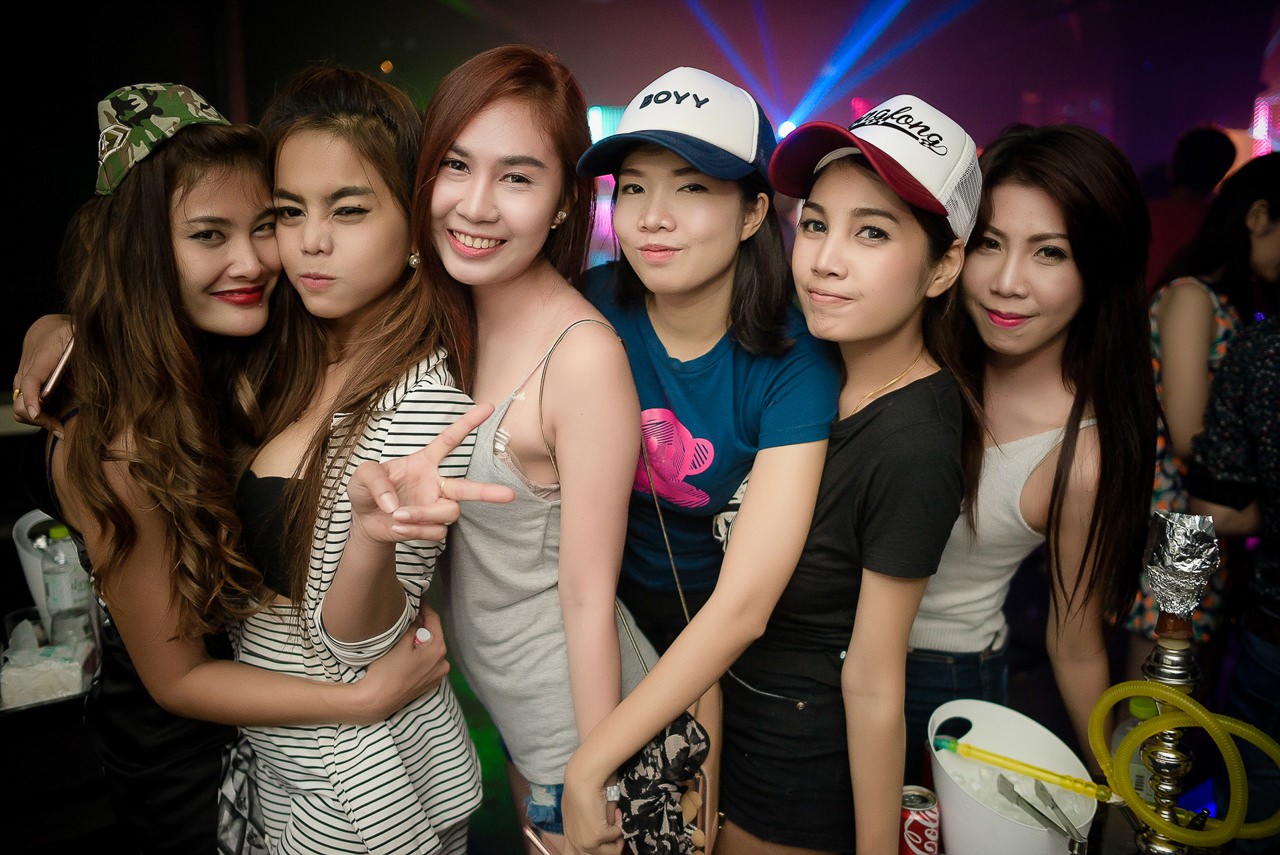 Rave School 2 ที่ร้าน แมสซีฟ, เลียบทางด่วนเอกมัย-รามอินทรา | Siam2nite