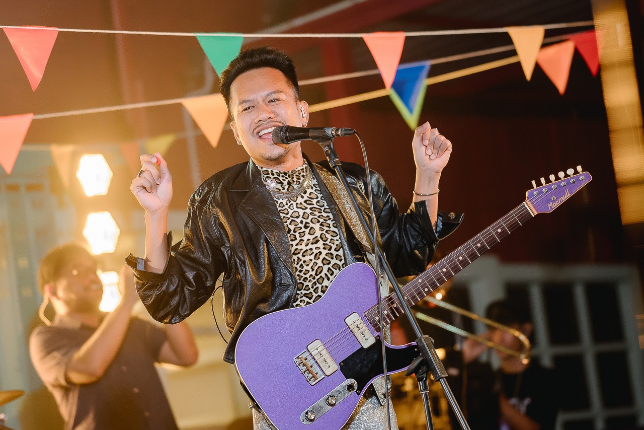 Singto Numchok Mini Concert at Spicykhak by Amdangtyphoon | Siam2nite