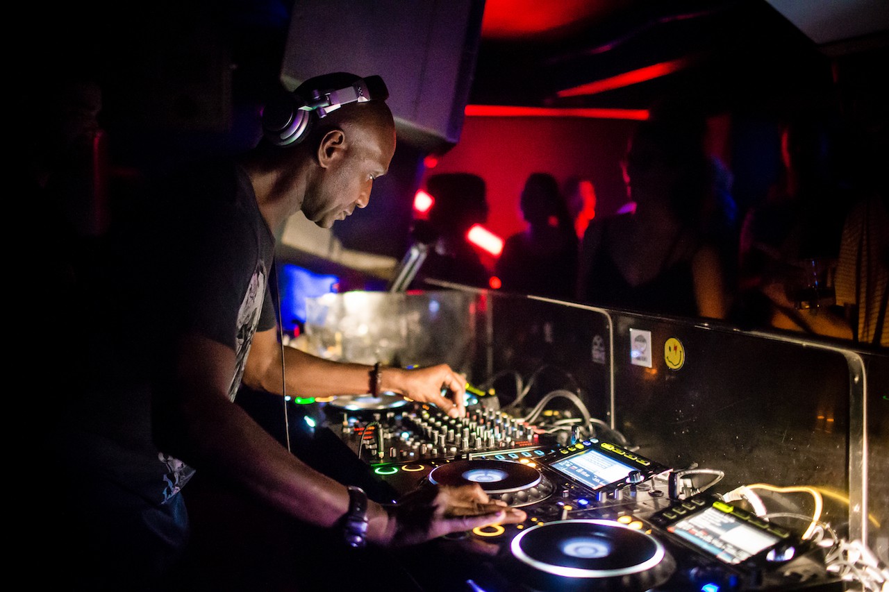 10 Years of Serialism w/ Azimute at GLOW | Siam2nite