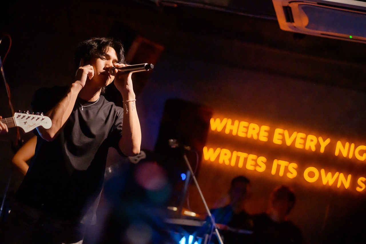 ภาพบรรยากาศงาน Silver Wolf presents Indigo Concert ที่ Viral Kaset ...