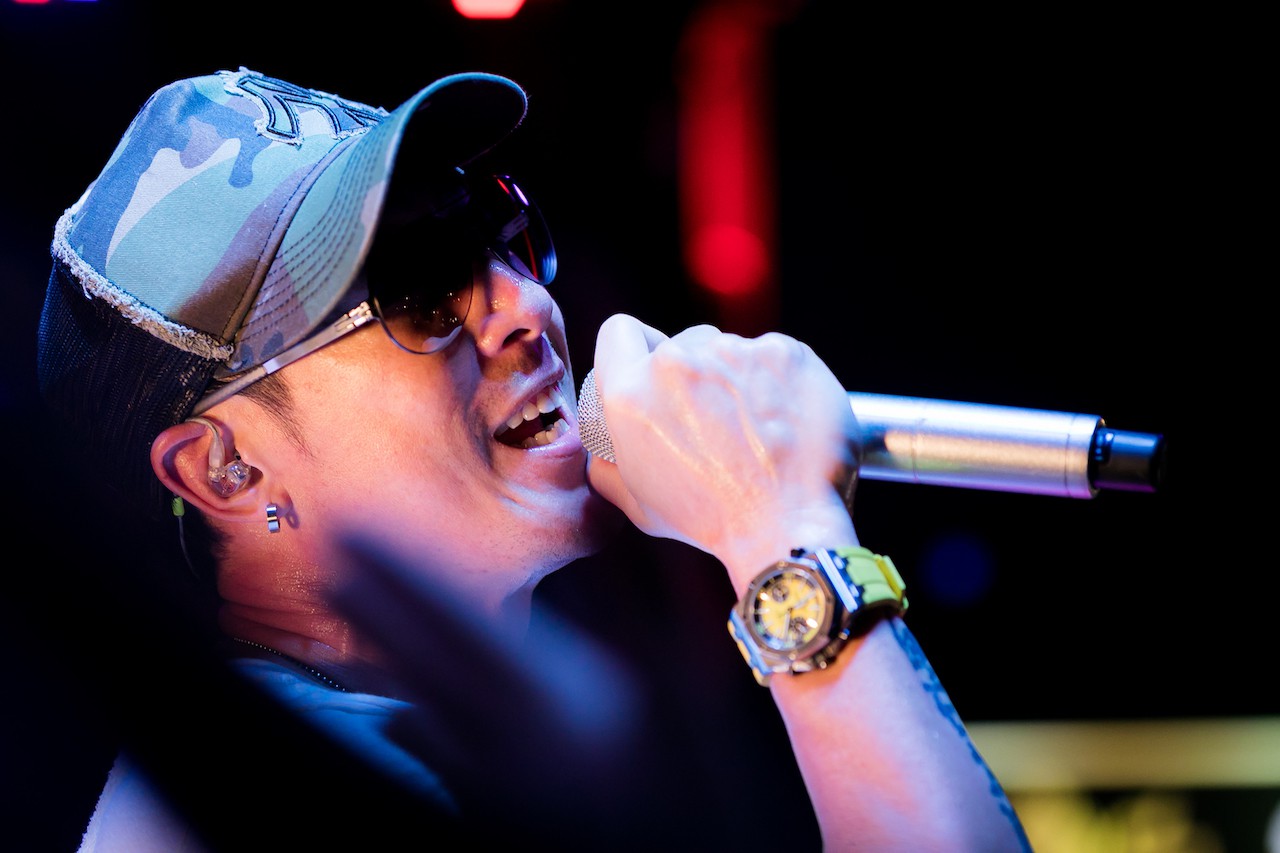 J Jetrin at Singha Pala | Siam2nite
