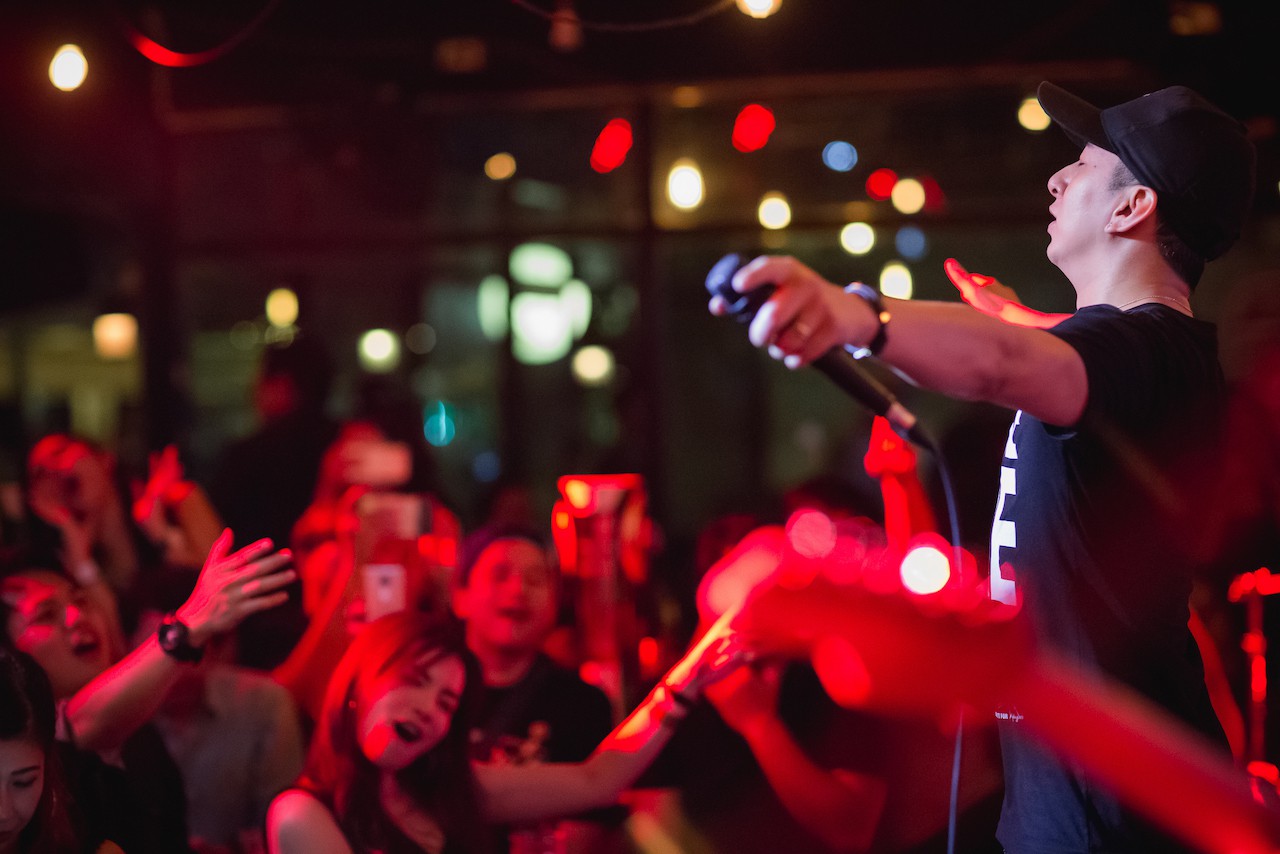 Be Peerapat at 20 Something Bar | Siam2nite