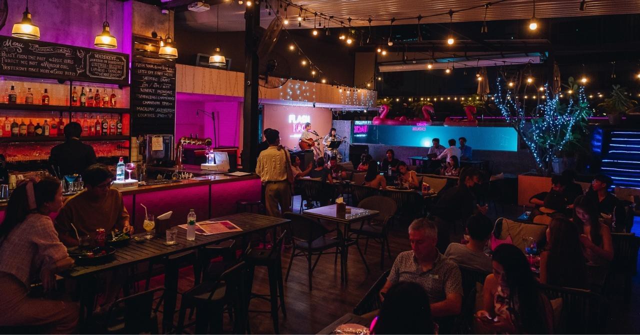 Flashback Rooftop Bar - Bar (Sukhumvit, Bangkok) | Siam2nite