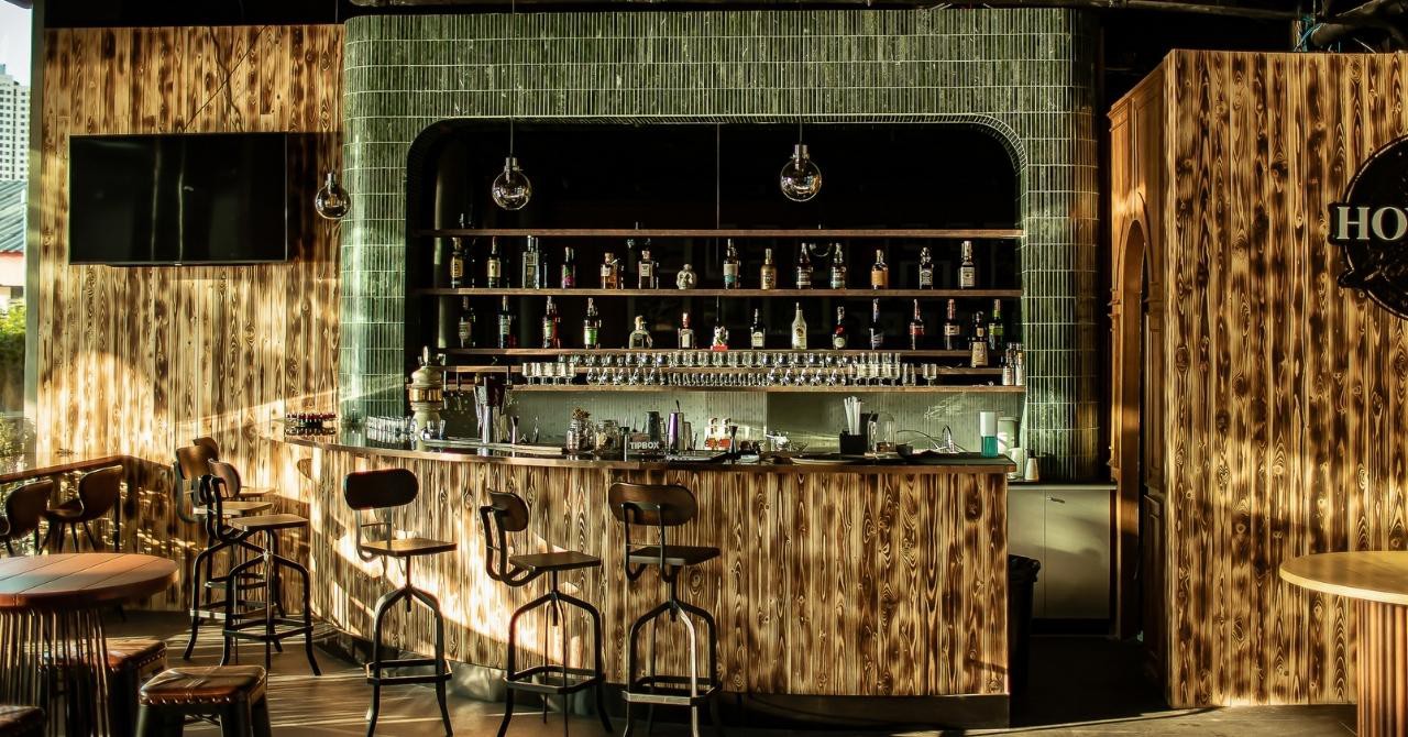 Howler Bar & Grill - บาร์ (, กรุงเทพ) | Siam2nite