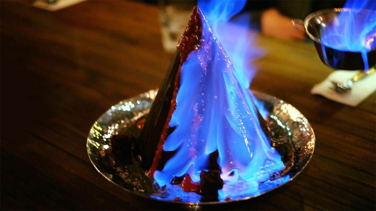 Bangkok’s Hottest Dessert: the Flaming Chocolate Mountain | Siam2nite